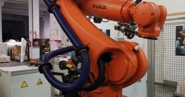 KUKA KR210 R2700 with KRC4 controller - KUKA QUANTEC