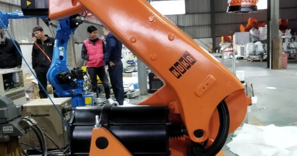 KUKA KR 210 R2700 with KR C2 ED05 - KR 210 R2700